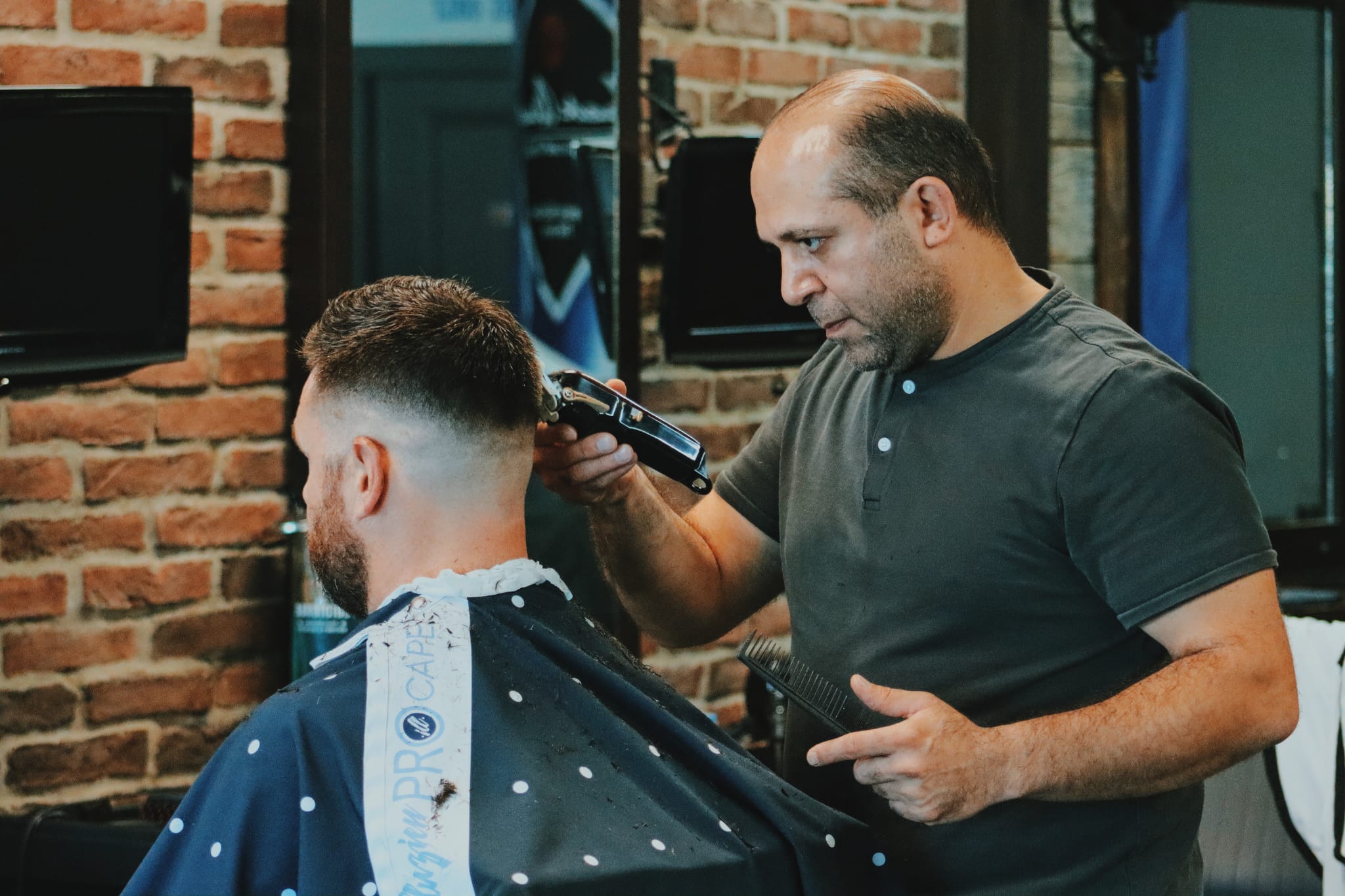 Home Page [sportsbarbers.ca]