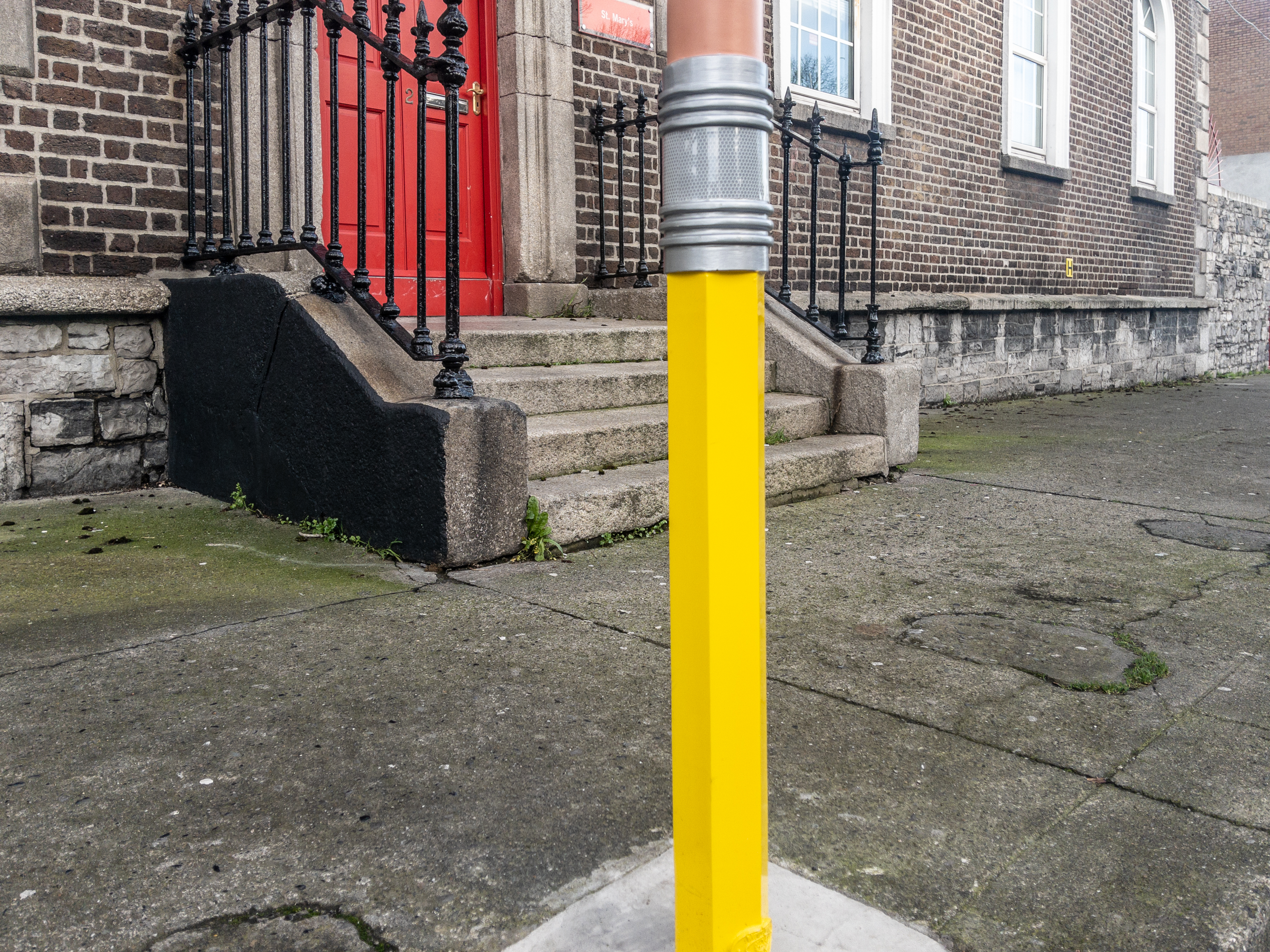 Rigid School Zone Pencil Bollard