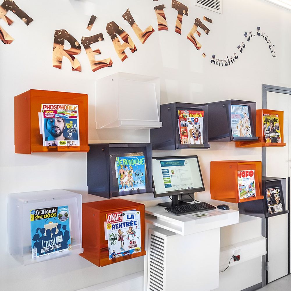 Magazine Newspaper Displays